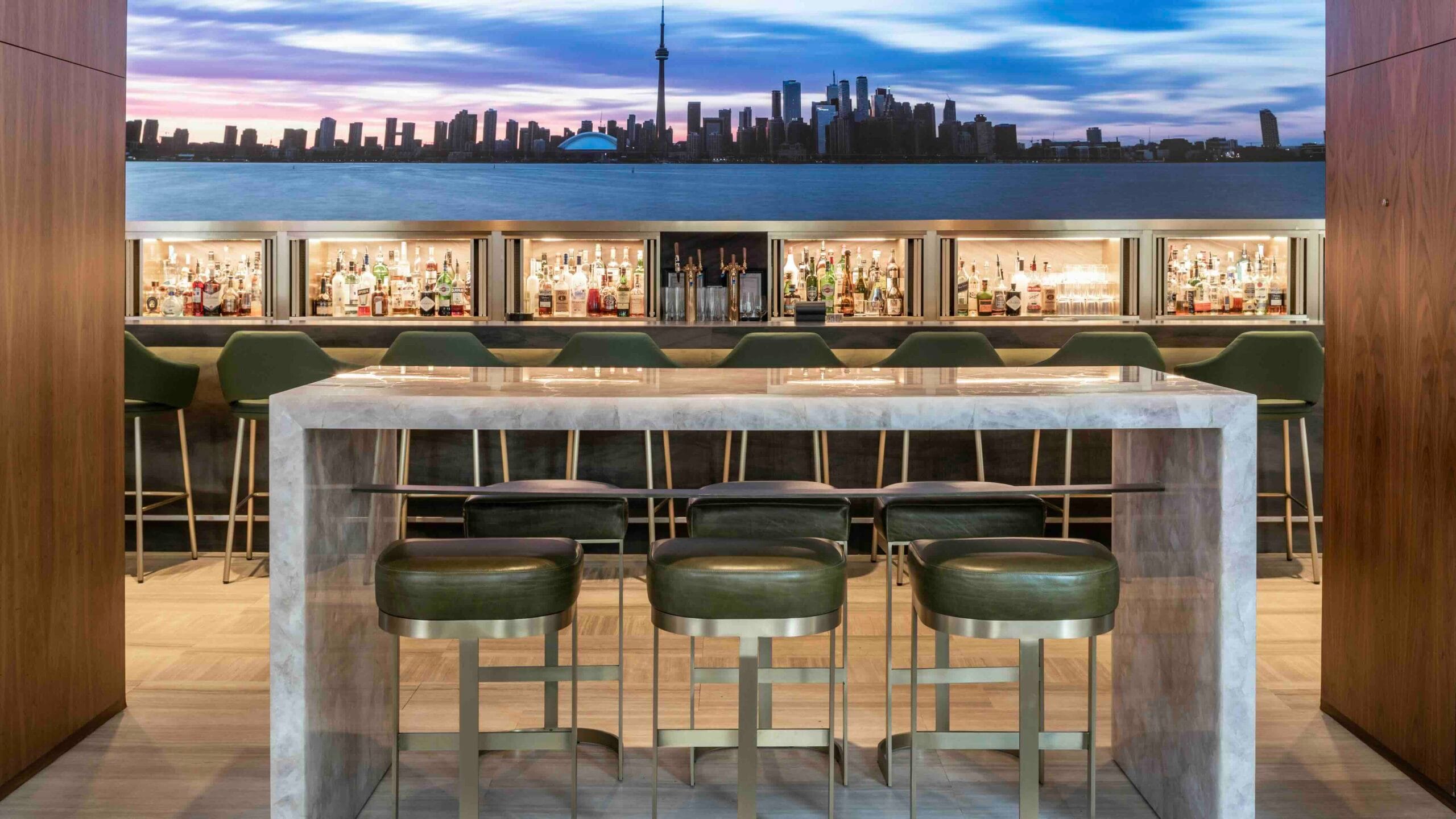 Enjoy World-class Cocktails @ The Best Toronto Hotel Bars